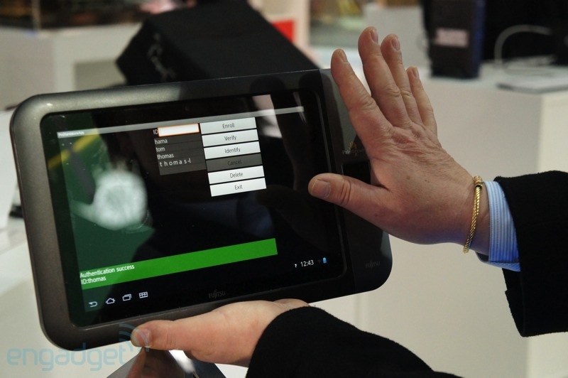 [CeBIT 2013] Per Fujitsu un tablet con palm-reader